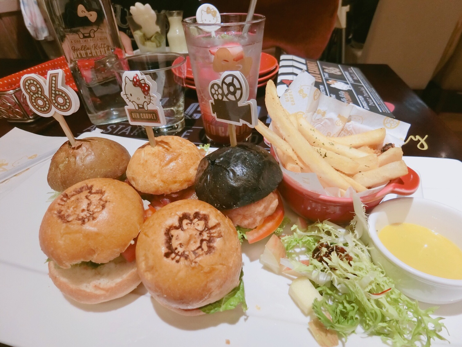 MENU美食誌 | Hello Kitty Red Carpet